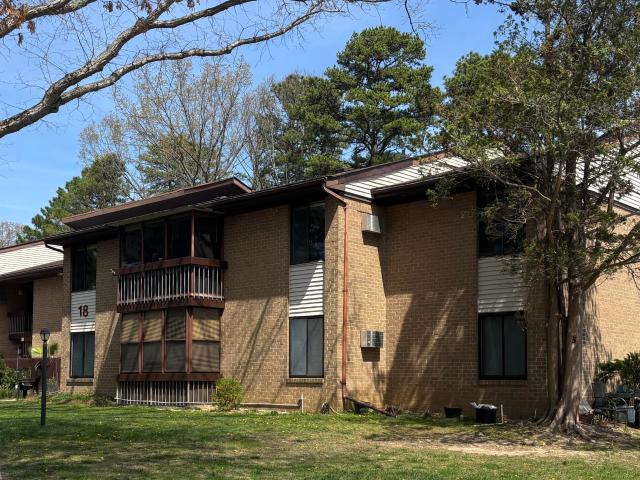 18 Pine Cluster Cir, Unit D, Manalapan, NJ 07726 | MLS #22610 | Compass