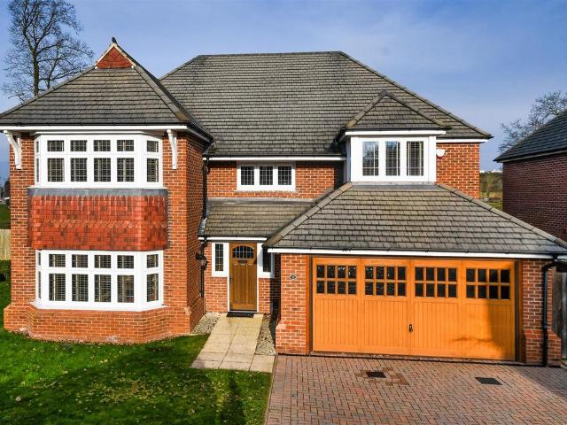 18 Pickwick Gardens, Compton 4 bed detached house to rent £3,500 pcm £808 pw