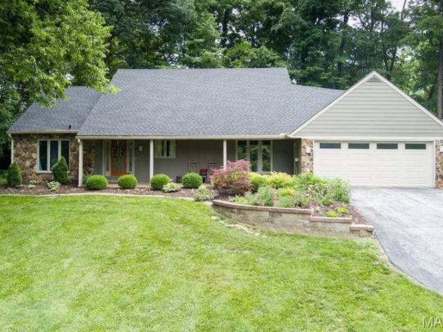 18 Powder Creek Dr, Belleville, IL 62223