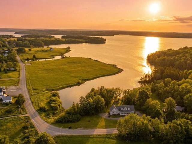 18 Pleasant Point Rd, Cushing, ME 04563