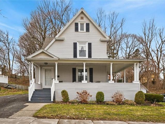 18 Pleasant St, Clifton Springs, NY 14432