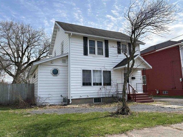 18 Pleasant St, Massena, NY 13662