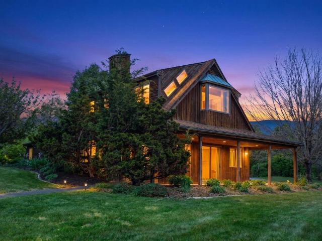 18 Providence Ln