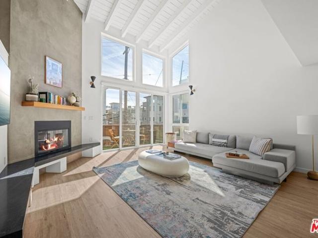 18 Privateer St Apt 3, Marina del Rey, CA 90292