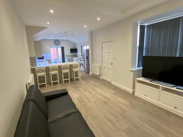 18 Radmoor Road Brand New & 6 Ensuite Golden StableLoughborough