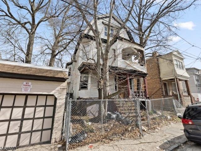 18 Roosevelt Ter, Irvington, NJ 07111