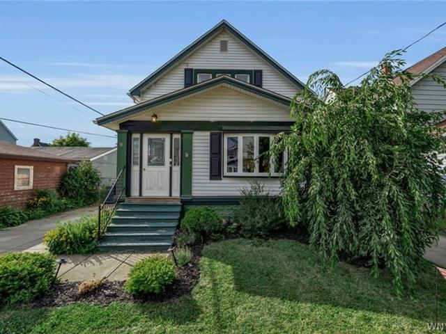 18 Robins St, Buffalo, NY 14220