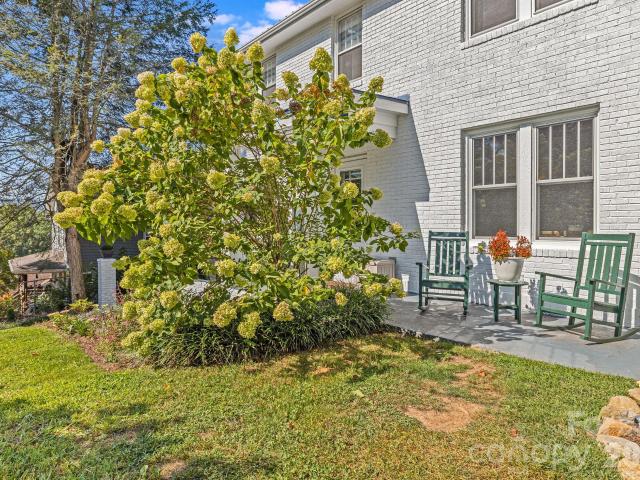 18 Robinwood Avenue
