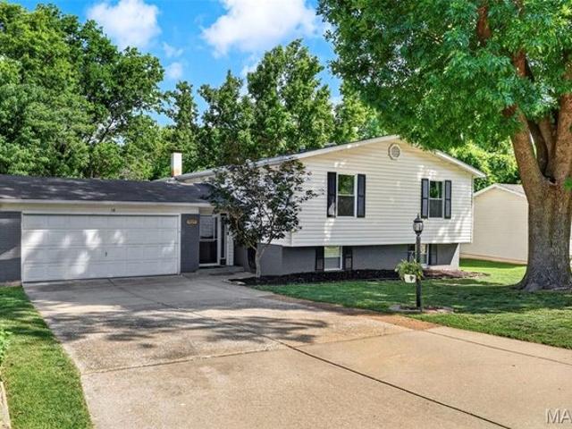 18 Roland Ln, Saint Peters, MO 63376