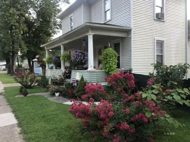 18 S High St, Glouster, OH 45732