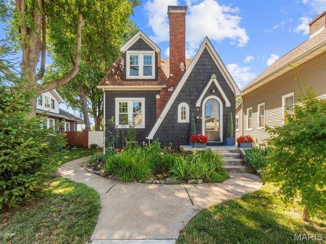 18 S 52nd St, Belleville, IL 62226