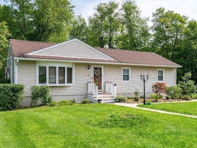 18 Scott Dr, Wappingers Falls, NY 12590