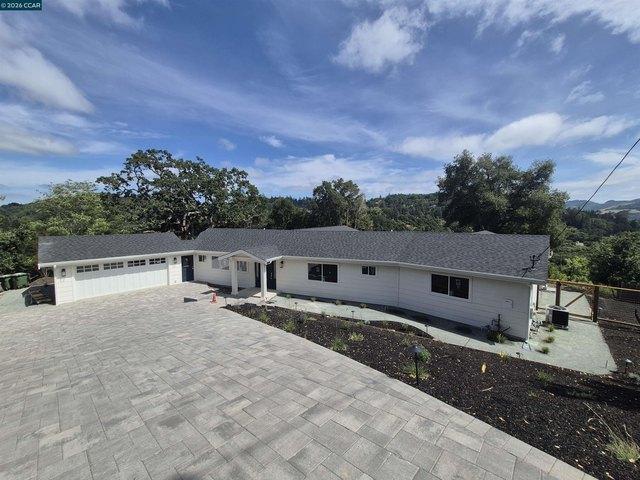 18 Saint James Ct, Orinda, CA 94563