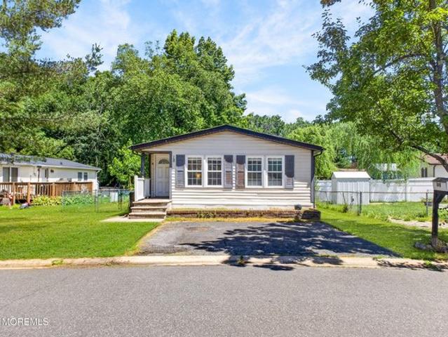 18 Short Oaks Ct, Manalapan, NJ 07726