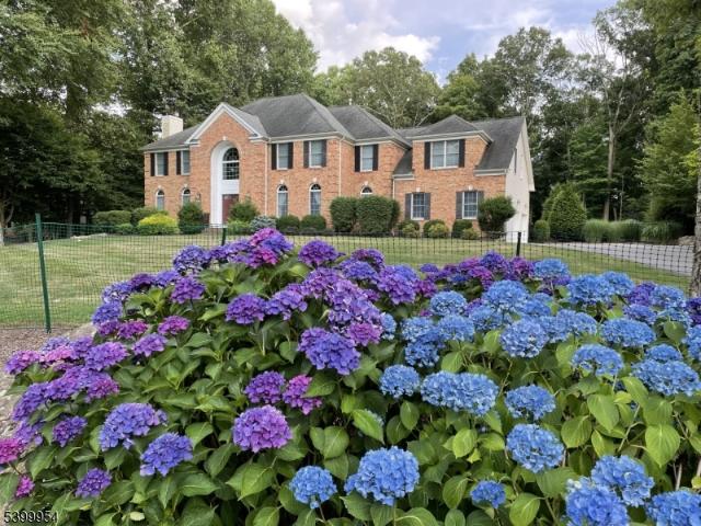 18 Shadowbrook Way