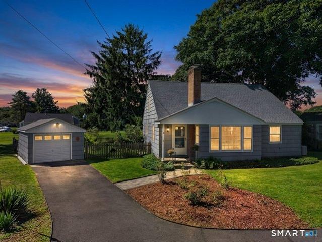18 Shepard St, Old Saybrook, CT 06475