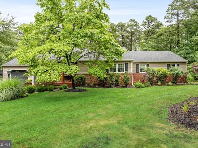 18 Sherwood Dr, Medford, NJ 08055