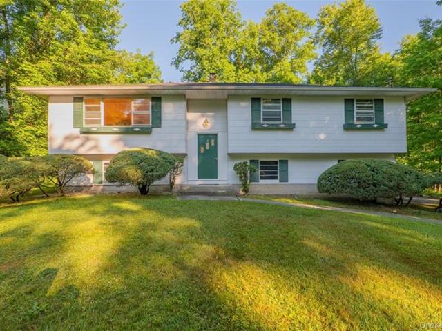 18 Sheryl Ln, Mahopac, NY 10541
