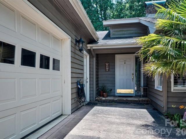 18 Shipmaster Ct, Lake Wylie, SC 29710