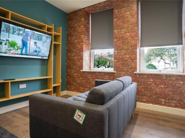 18 Somerset Road, Huddersfield, HD5