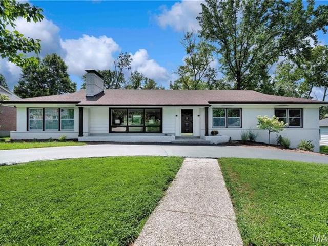 18 Spoede Hills Dr, Saint Louis, MO 63141