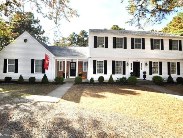 18 Spruce Dr, Medford, NJ 08055