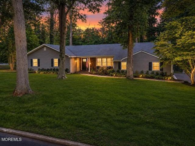 18 Stork Ct, Middletown, NJ 07748