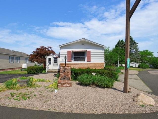 18 Sunset Ln, Plainville, MA 02762