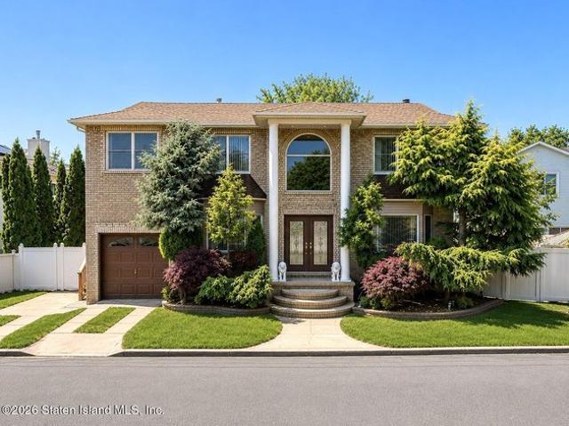 18 Sylvan Ct, Staten Island, NY 10307