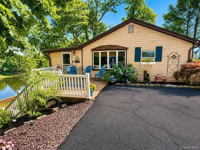 18 Sylvan Rd, Lake Peekskill, NY 10537