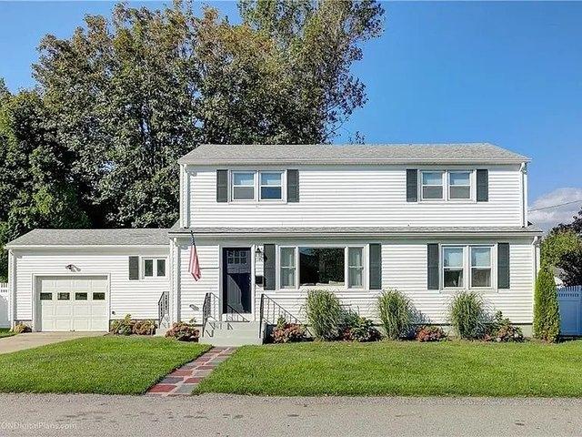 18 Sylvan Ter, Newport, RI 02840
