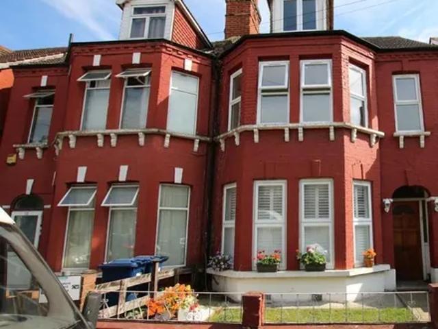 18a, 18b Ash Grove, London, NW2 3LJ, United Kingdom | 3 bed apartment for rent #4871117 | Rentberry