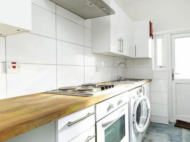 18a, 18b Ash Grove, London, NW2 3LJ, United Kingdom | Studio apartment for rent #136167112 | Rentberry
