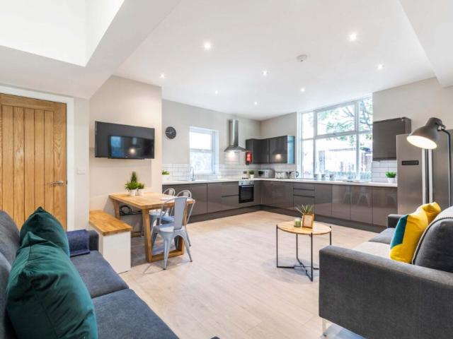 18a Blenheim Square, Leeds, LS2 9AR