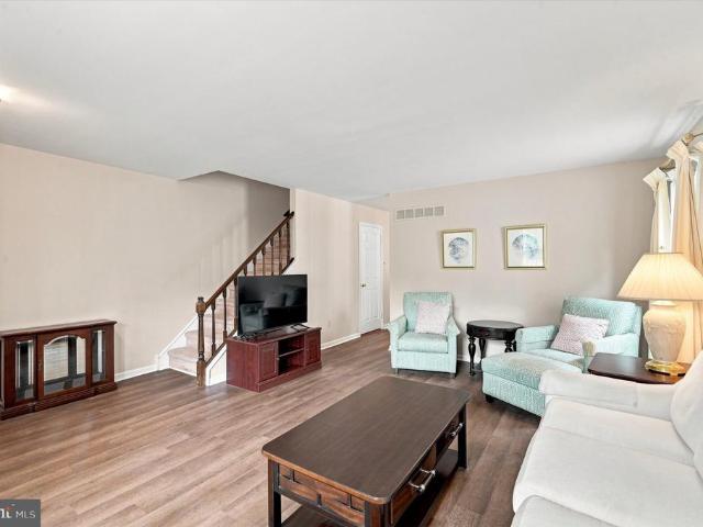 18A W Mercer Avenue