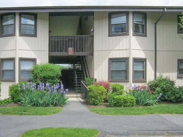18L Hastings Ct, Yorktown Heights, NY 10598