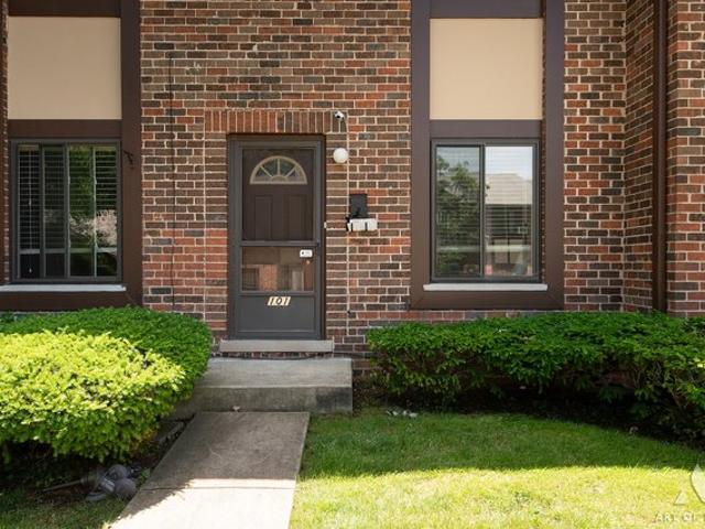 18W101 Standish Ln, Villa Park, IL 60181