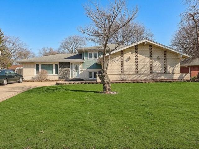 18W194 Claremont Dr, Darien, IL 60561