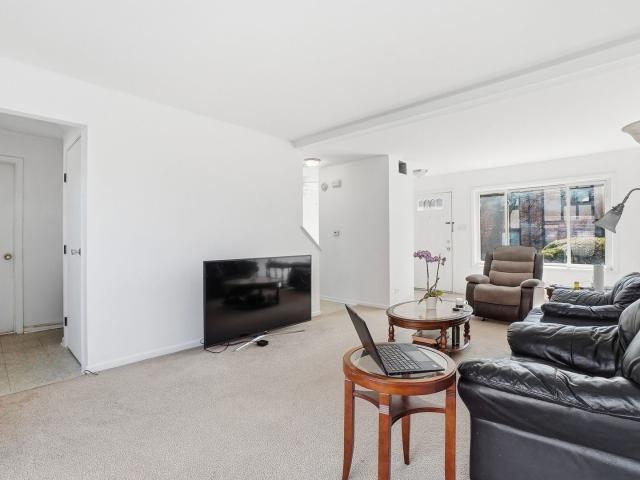 18W274 Kirkland Lane