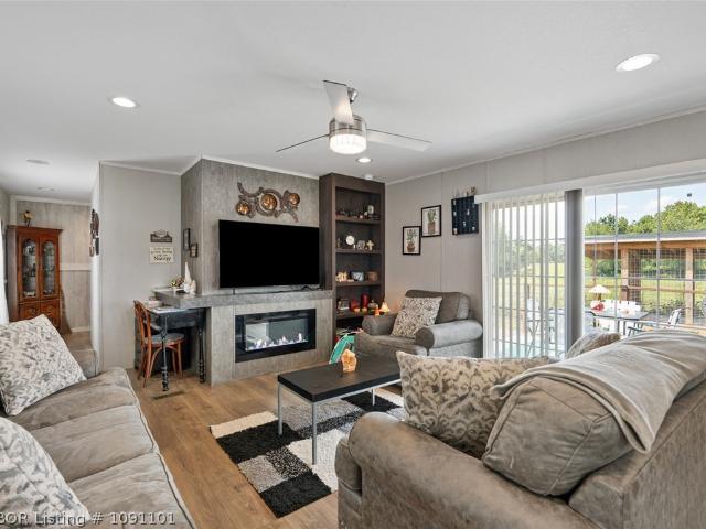 1904 Peach Way