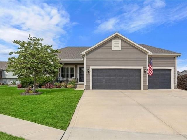 1904 Red Bud Ct, Raymore, MO 64083