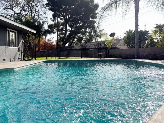 1904 Ridgewood Drive