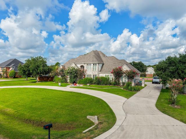 1904 Stonegrove Court