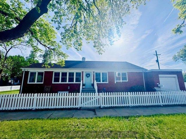 1904 W 1st St, Grand Island, NE 68803