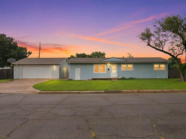 1904 W 32nd St S, Wichita, KS 67217