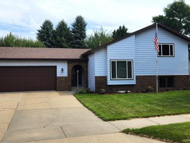 1904 10th Ave SE, Mandan, ND 58554