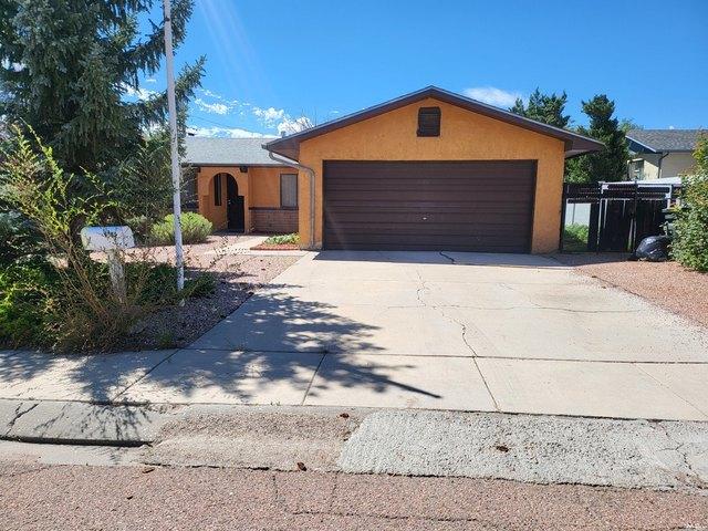 1905 Mountain View Dr, Gallup, NM 87301