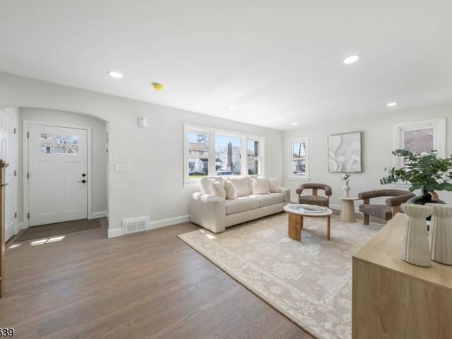 1905 Oakwood Pkwy