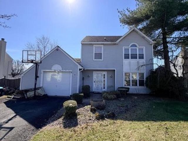 1905 Deerfield Dr, Bensalem, PA 19020