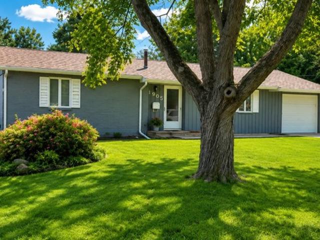 1905 E Country Squire Dr, Urbana, IL 61802